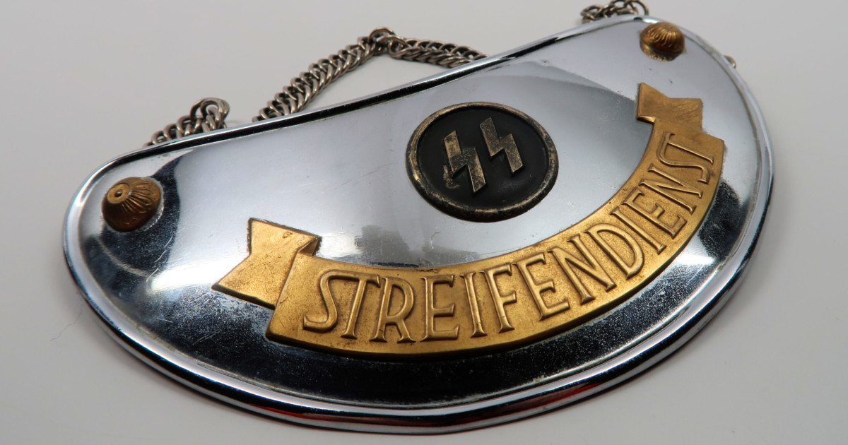 SS Streifendienst Gorget - Wehrmacht-Militaria