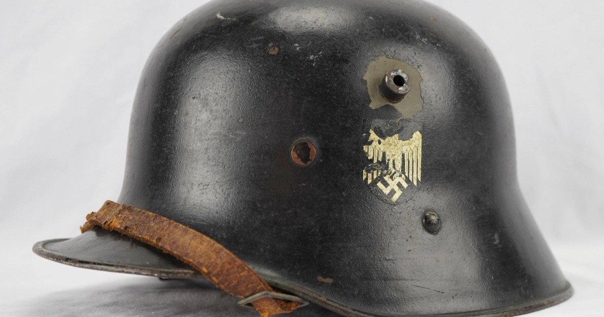 SOLD - Austrian M17 Transitional Bahnschutz Issued Heer Helmet