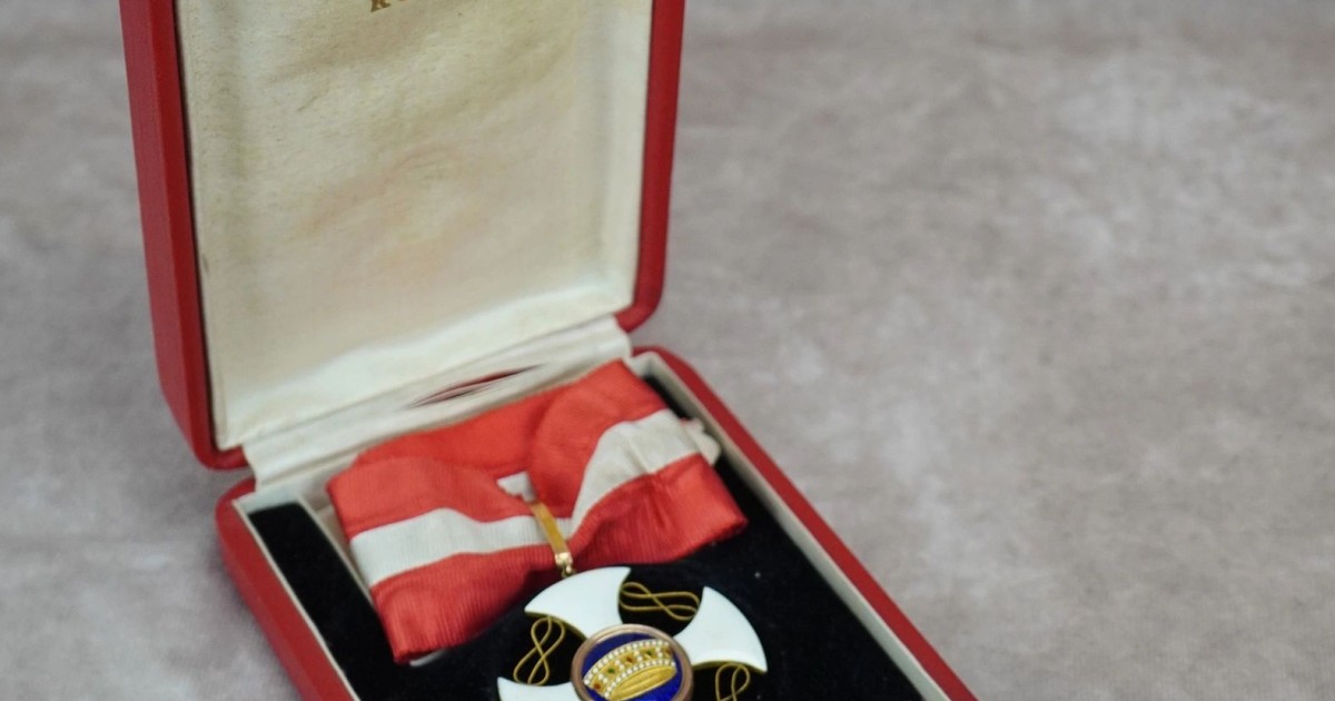 SOLD - Cased Italian Order of the Crown Grand Officer Breast Star ...