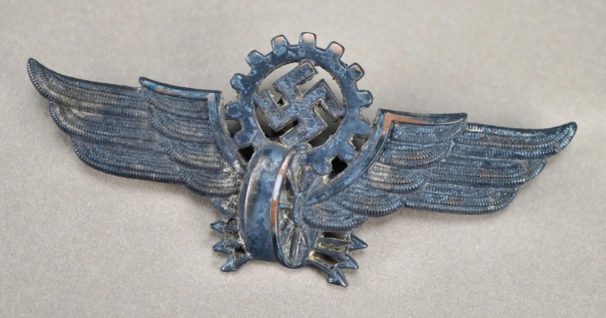 SOLD - DAF Trolley Operator Visor Cap Insignia