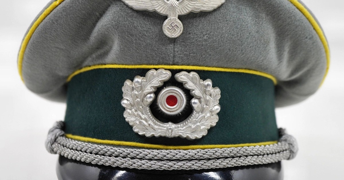 SOLD - Heer Signals Officer Visor Cap