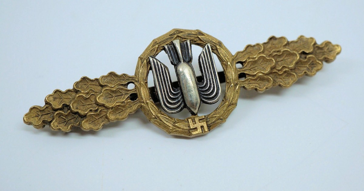 SOLD - early buntmetal Luftwaffe bomber clasp in bronze