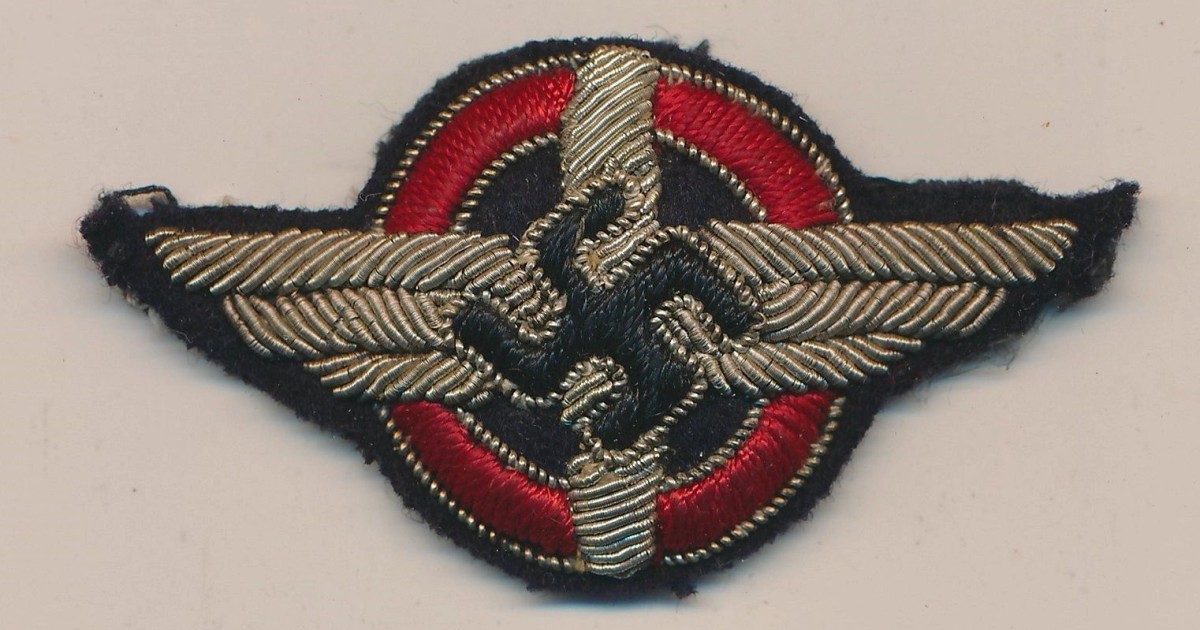 SOLD - DLV Officer Cap Insignia in Bullion