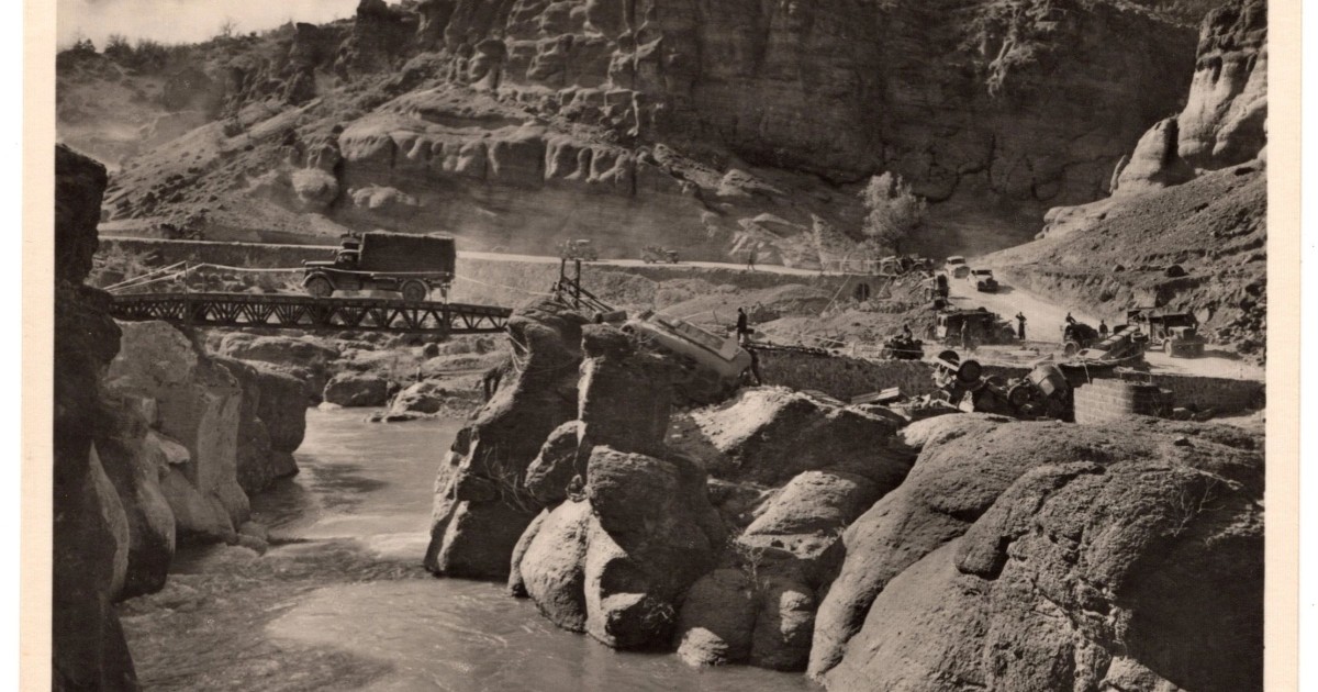 SS Pioneers Bridge Postcard